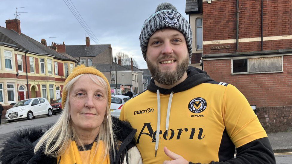 Casnewydd yn colli mewn gêm gofiadwy yn erbyn Man Utd - BBC Cymru Fyw