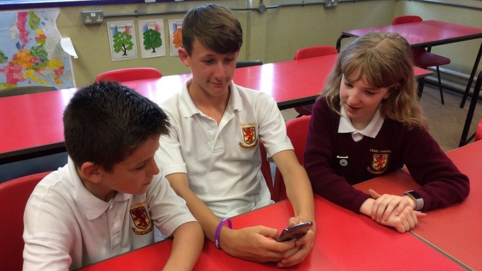 Snapchat Map: Ysgol y Preseli makes user warning video - BBC News