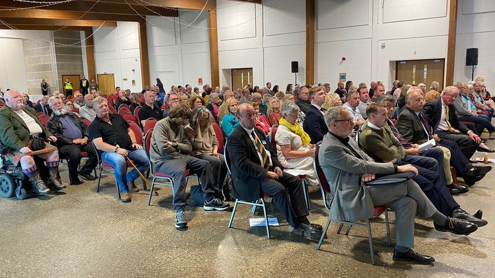 RAF Scampton Dambusters' dog grave move rejected - BBC News
