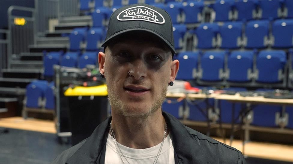 Cymuned unigryw i bobl 'fod yn driw' i'w hunain - BBC Cymru Fyw