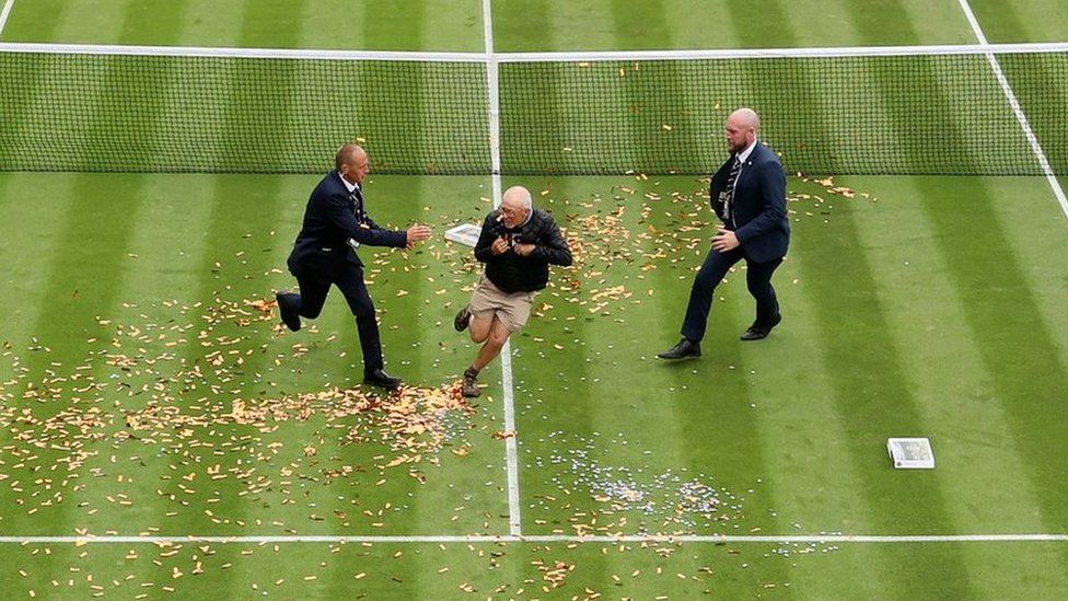 Just Stop Oil protester denies aggravated trespass at Wimbledon - BBC News