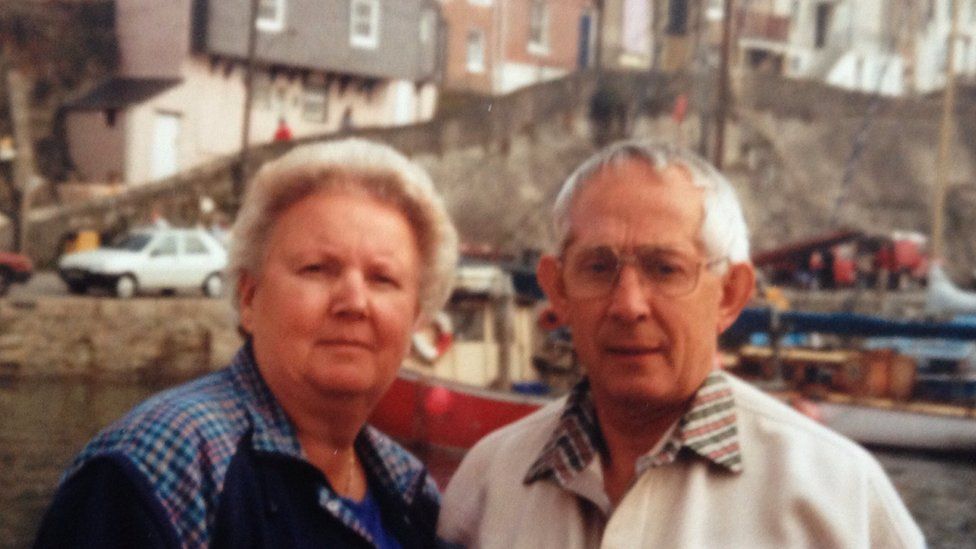 Surgeon David Berry faces legal action over deaths - BBC News