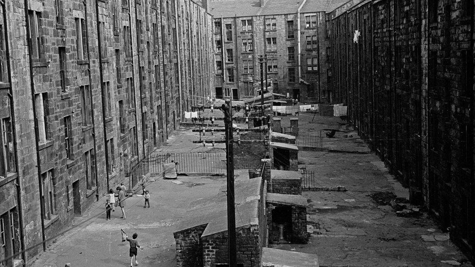 Do you know the people in these pictures of tenement life? - BBC News
