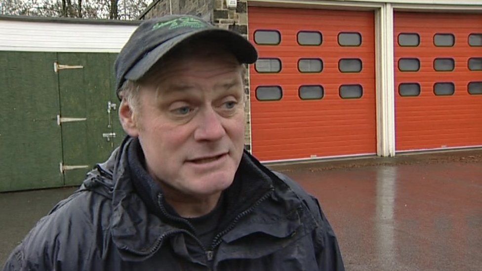 Protest outside Haworth's closed fire station - BBC News