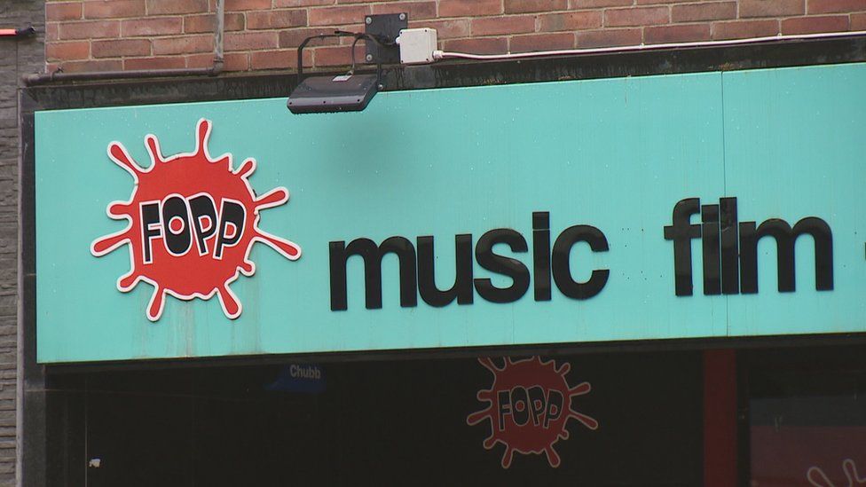 Glasgow Fopp store to close over lease stalemate - BBC News