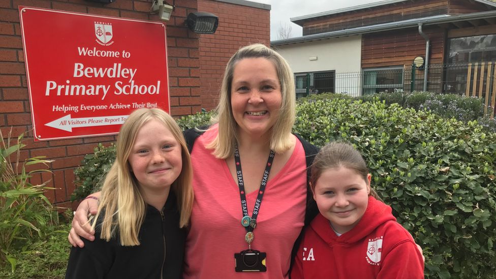 Bewdley Carnival to return following school campaign - BBC News