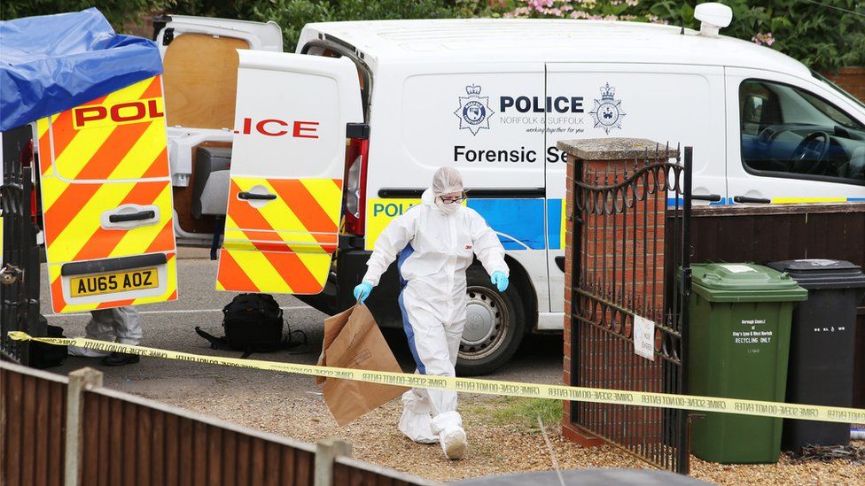 Allison Muncaster inquest: Husband caught on CCTV shooting her - BBC News