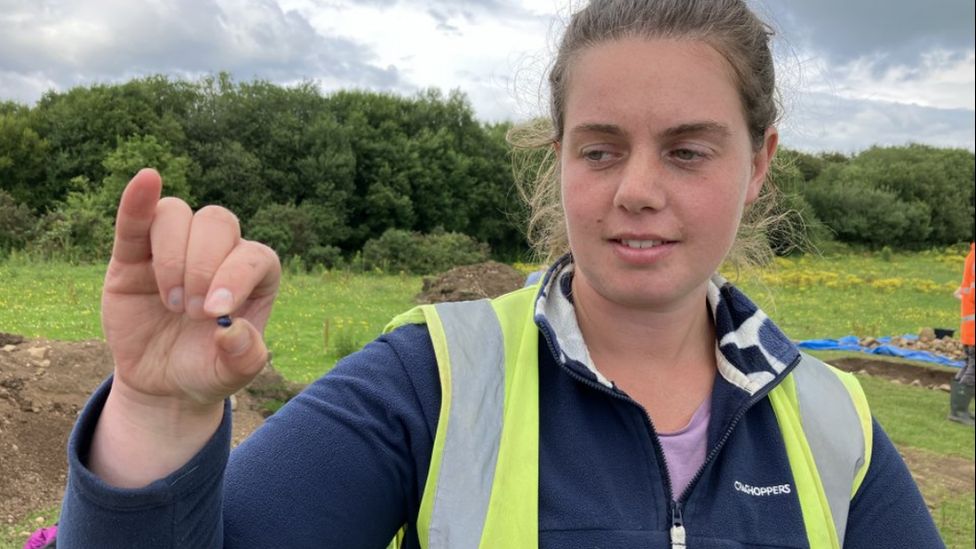 Lurgan archaeologists find evidence of gold and silver production - BBC ...