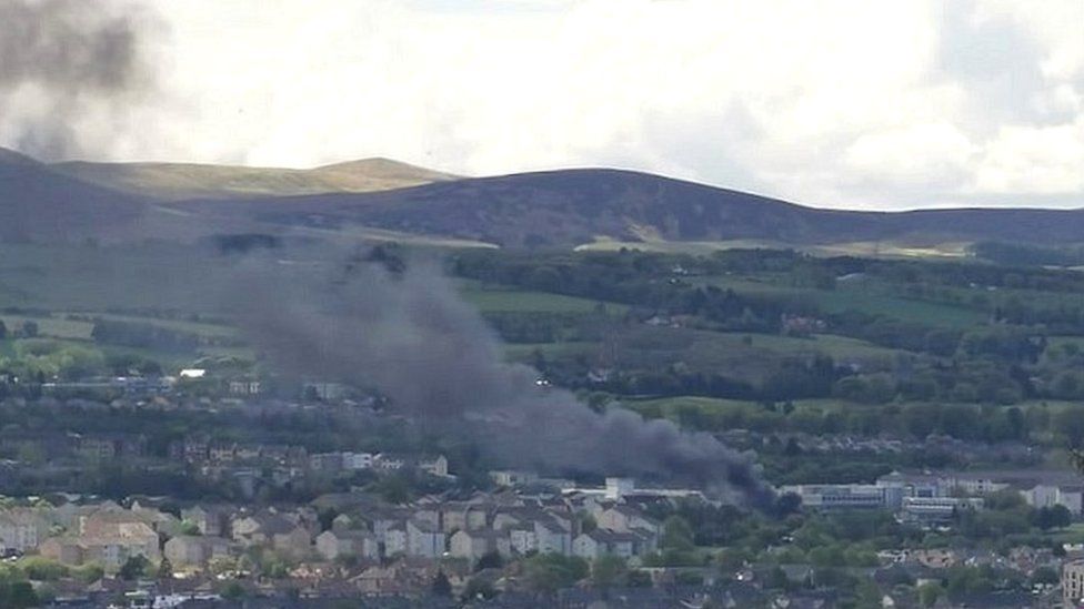 Large bang heard from vehicle fire in Edinburgh - BBC News