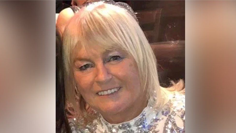 Coronavirus: Tributes paid to 'bubbly' veteran council worker - BBC News