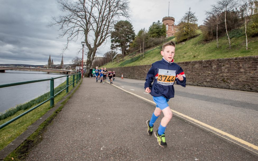 In pictures: Inverness Half Marathon and 5k - BBC News