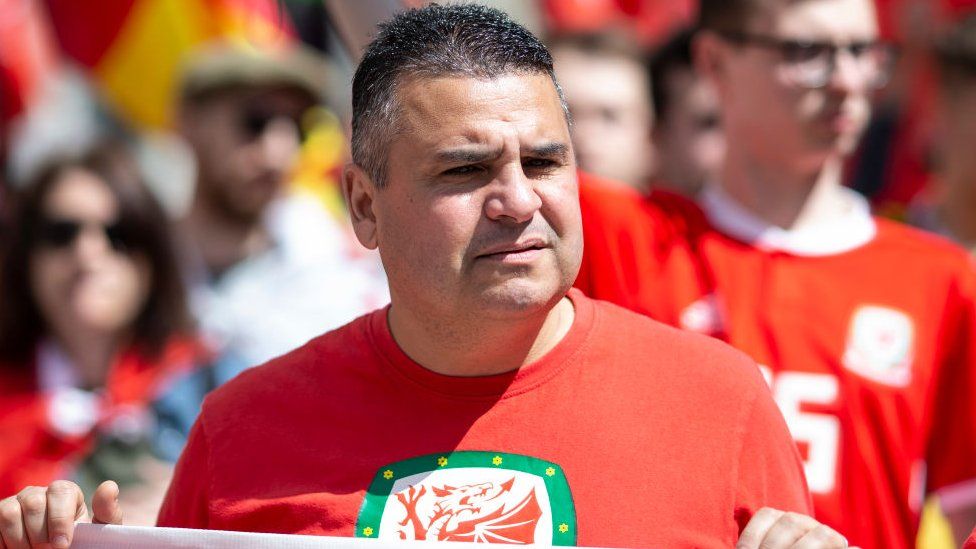 Neil McEvoy 'wedi torri cod ymddygiad Cyngor Caerdydd' - BBC Cymru Fyw