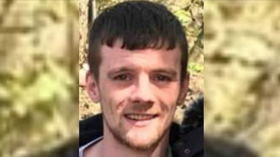 Greenock murder: Mum shielded children from dad's body with tea towels ...