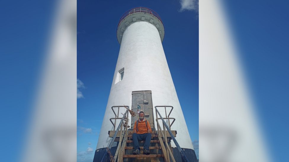 Ilkley cyclist to visit every lighthouse in Britain for charity - BBC News