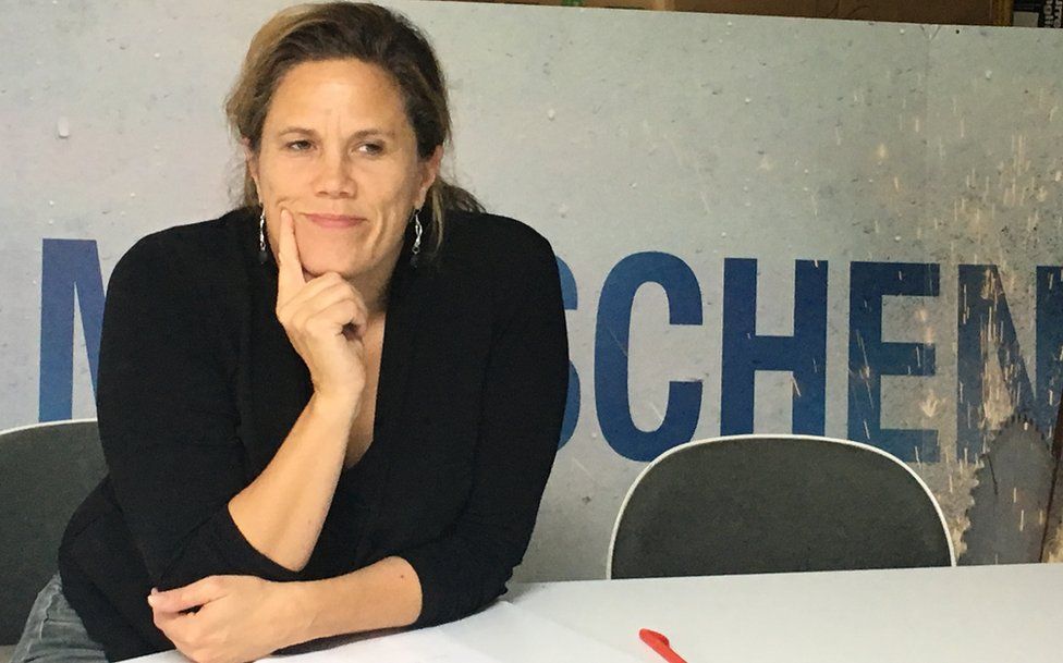 Swiss vote on going it alone in sovereignty referendum - BBC News