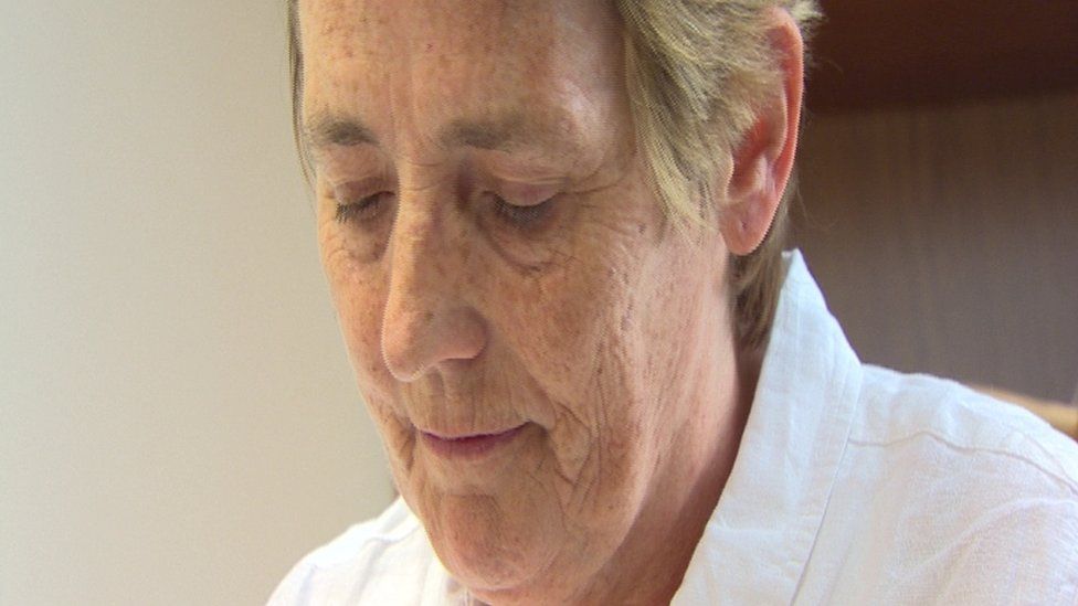 Health bodies 'serious' on vaginal meshes - BBC News