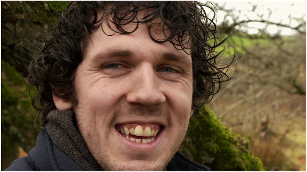 Armagh road bowling: The art of throwing 'bullets' - BBC News