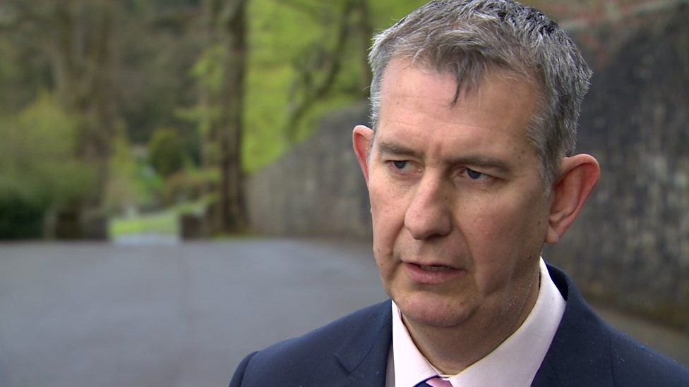 DUP executive minister Edwin Poots reveals cancer diagnosis - BBC News