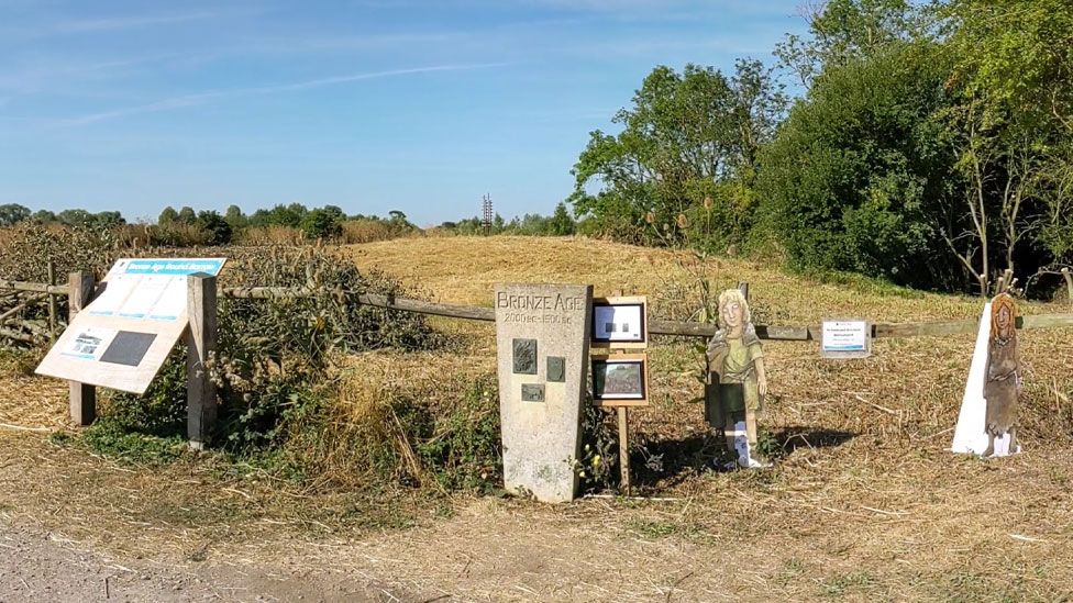 Stanwick Lakes: Bronze Age barrow freed from decades of brambles - BBC News