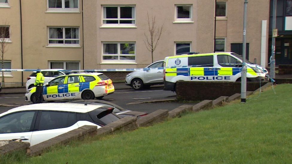 Murder inquiry launched after death of man in Greenock - BBC News