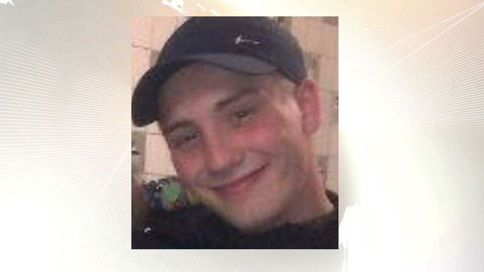 Tribute to 'loving father' after fatal Walsall crash - BBC News