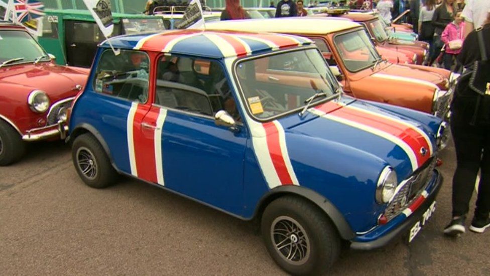 Minis head from capital to coast - BBC News