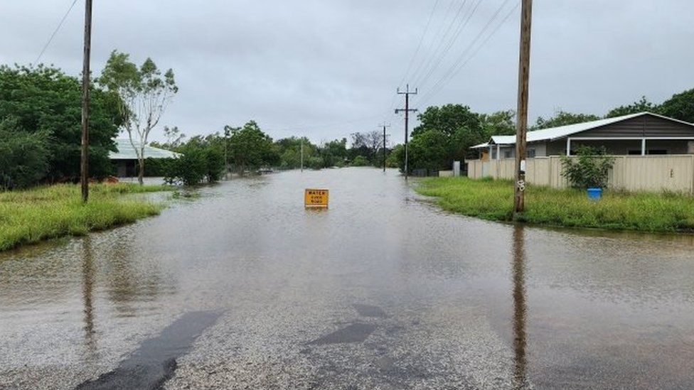 Record flooding hits western Australia - BBC Newsround