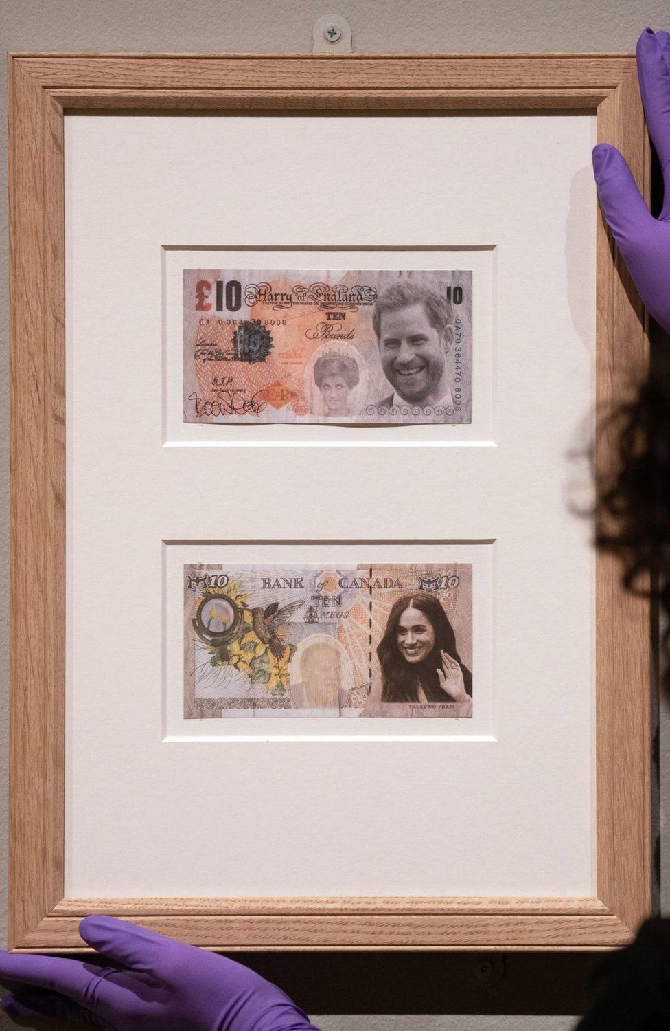 Defaced money show in Cambridge addresses 250 years of anger - BBC News