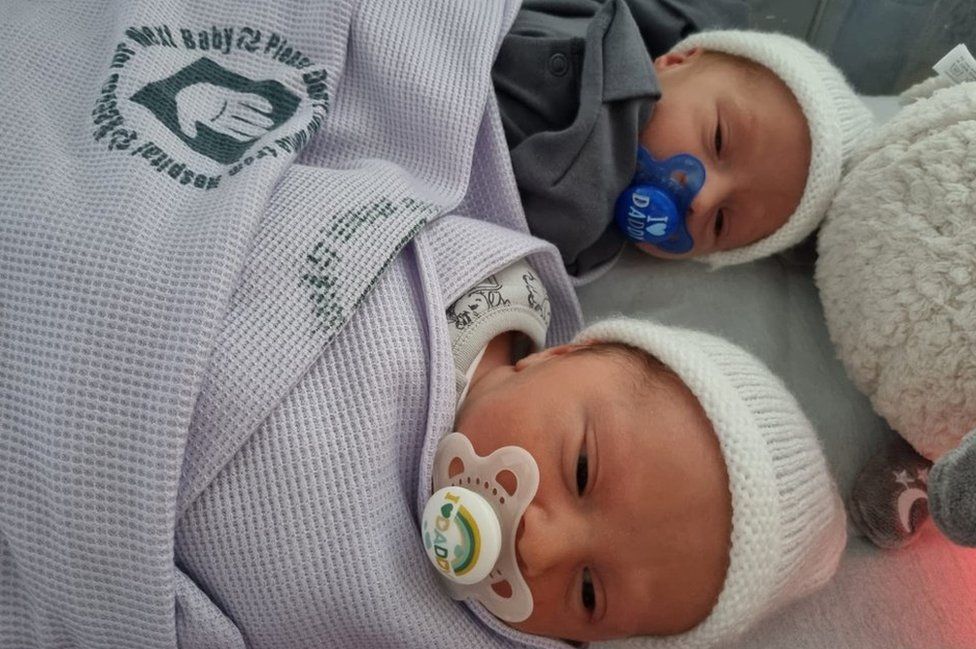 'Twosday' twins born in Leicester on 22/2/22 - BBC News