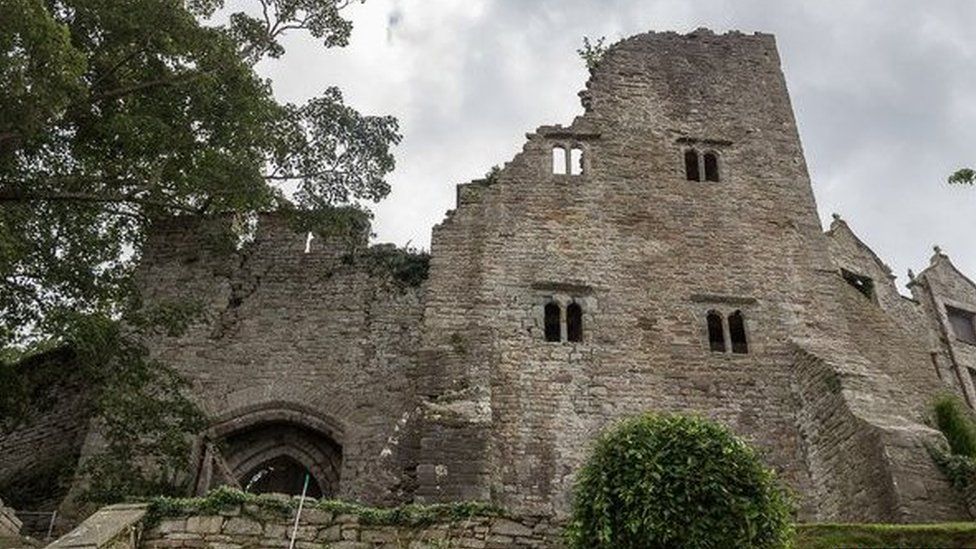 Hay Castle's 600-year-old wooden gates to be restored - BBC News