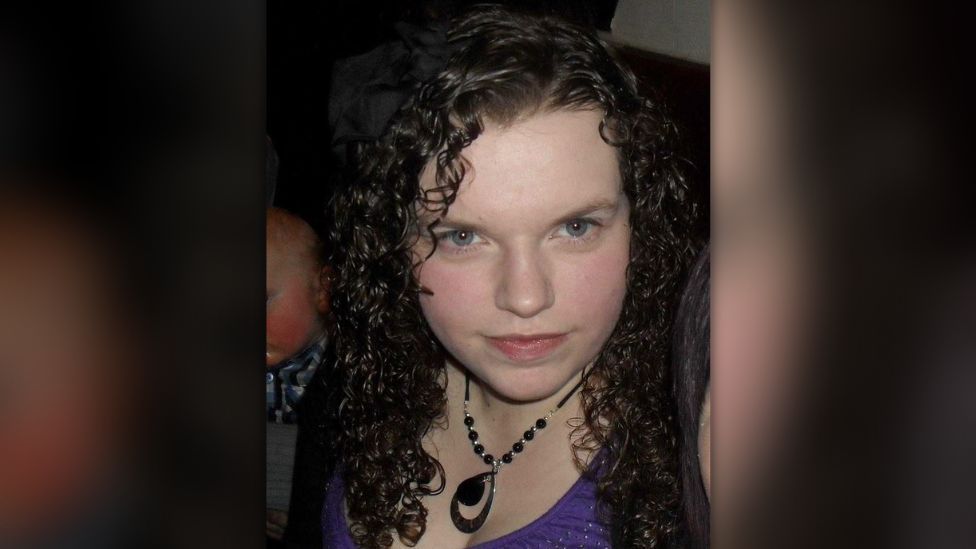 Kirstie Ellis: Man jailed for life over murder of woman, 35 - BBC News