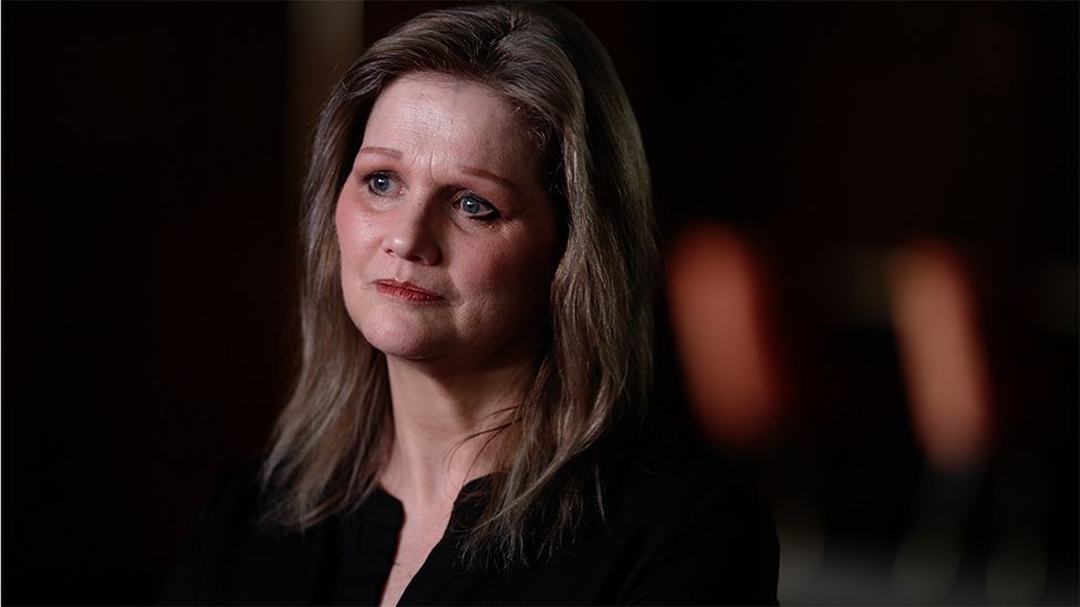 Police force 'failed' women who were killed - BBC News