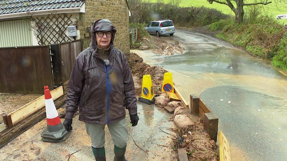 Cornwall and Devon hit by heavy rain and flooding - BBC News
