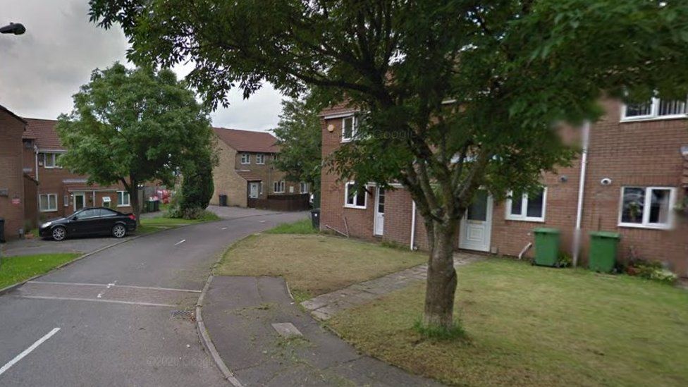 Caerau: Arestio bachgen, 15, ar ôl i fachgen arall, 16, gael ei drywanu ...