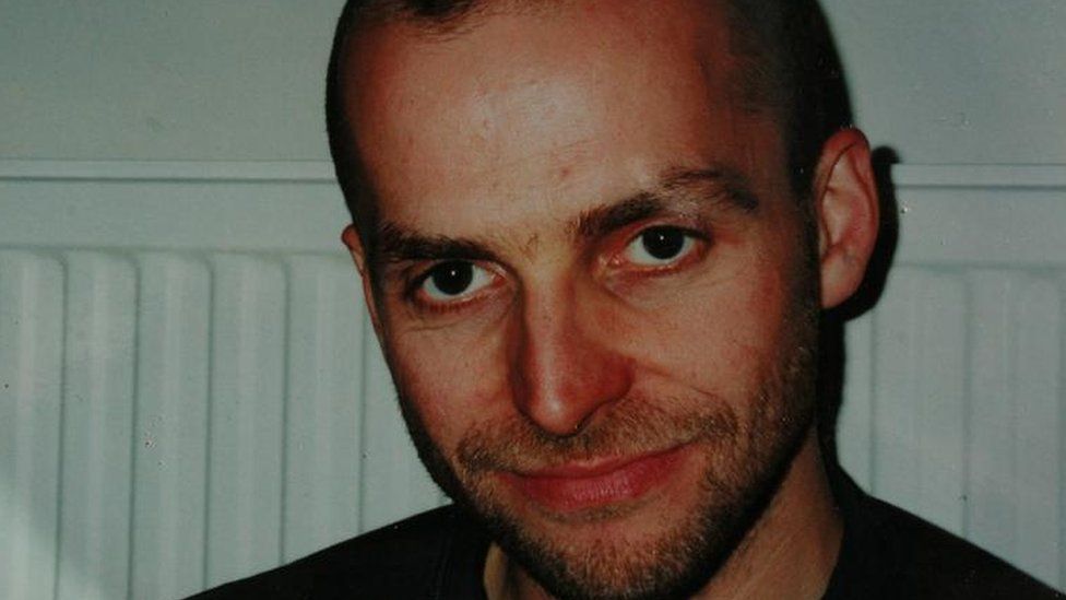 Met Police apology for women tricked into relationships - BBC News