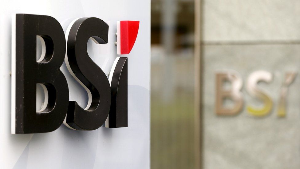 Singapore orders bank closure and fines over 1MDB links - BBC News