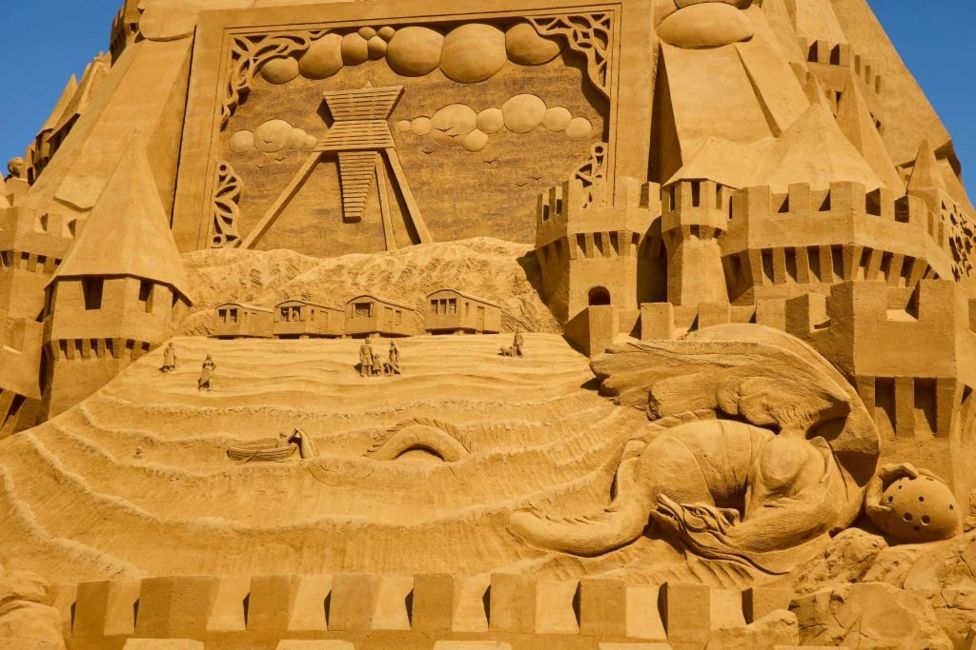 Tallest sandcastle in the world built in Denmark - BBC Newsround