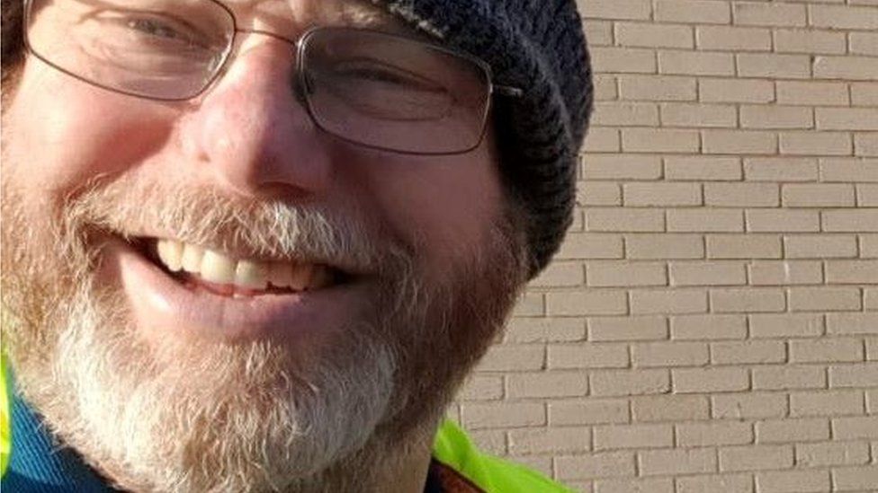 Coventry hostel worker calls for night shelter return - BBC News