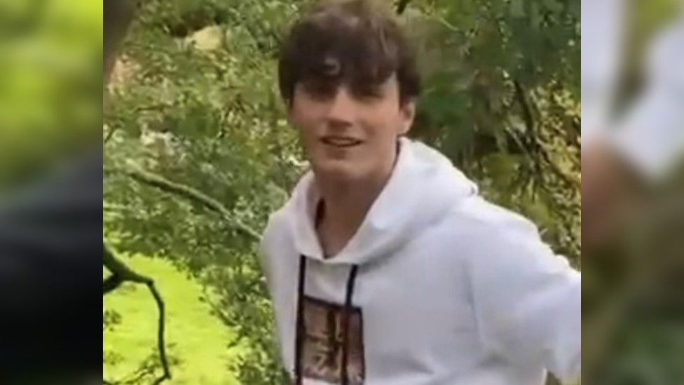 A37 crash tribute to Luke Harvey 'one-in-a-million' son - BBC News