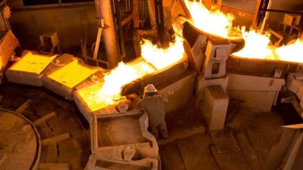 Glencore shares dive on money-laundering probe - BBC News