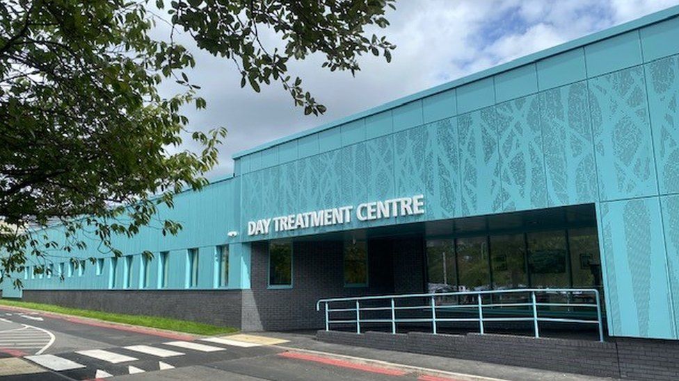 Newcastle's Freeman Hospital opens rapid-surgery centre - BBC News