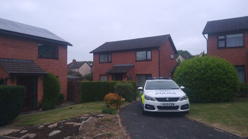 Tributes to 'loving' couple found dead in Bayston Hill - BBC News