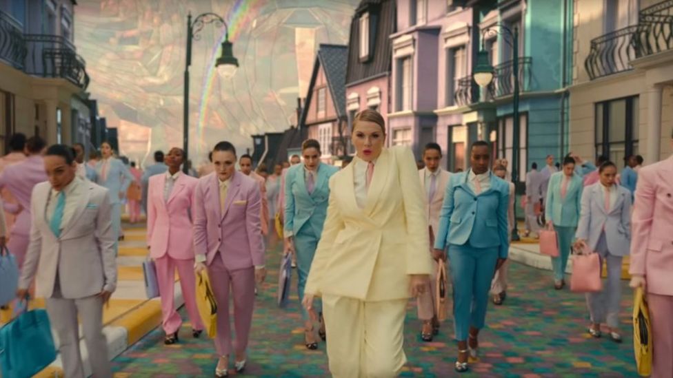 All the references in Taylor Swift's Me! video - BBC News