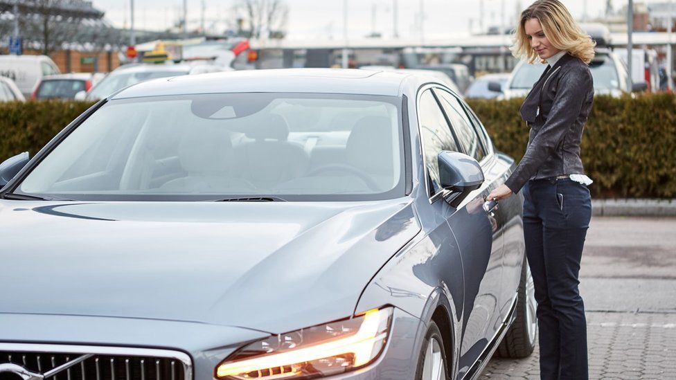 Volvo tries out 'keyless car' app in Sweden - BBC News