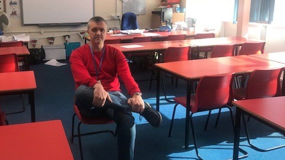 Beth yw'r problemau wrth ailagor ysgolion yng Nghymru? - BBC Cymru Fyw