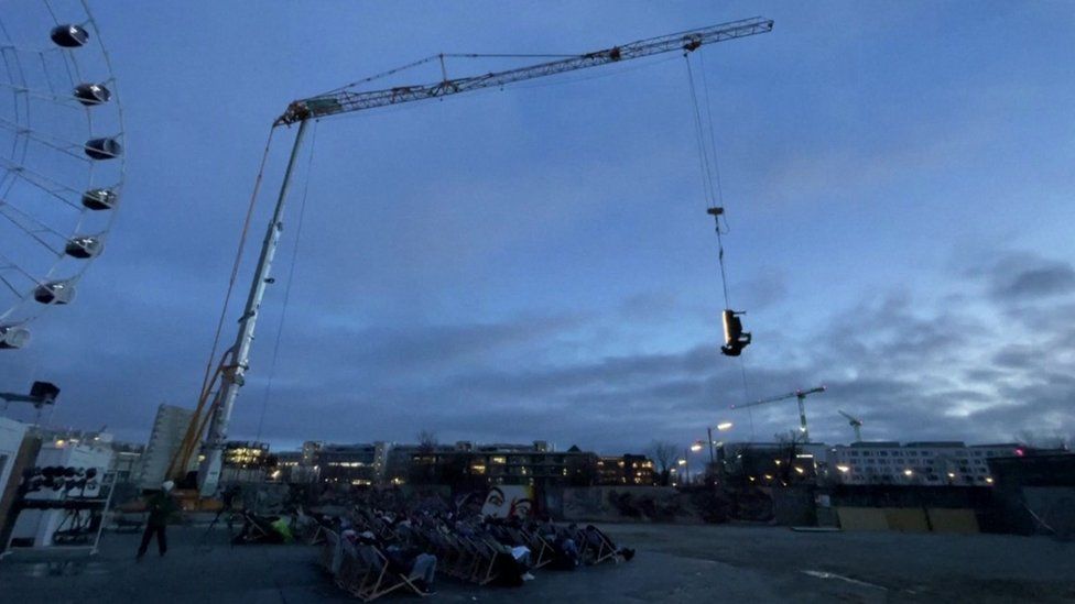 Swiss musician plays daily piano concert dangling in mid-air - BBC ...