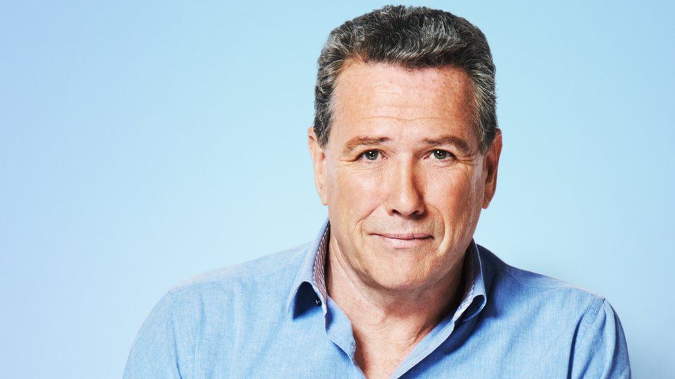 92 stadiwm: Carreg filltir John Hardy - BBC Cymru Fyw