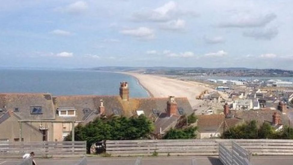 Bid to buy Portland's Underhill School as community asset - BBC News