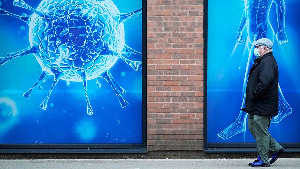 Covid: Police break up illegal rave in Digbeth warehouse - BBC News