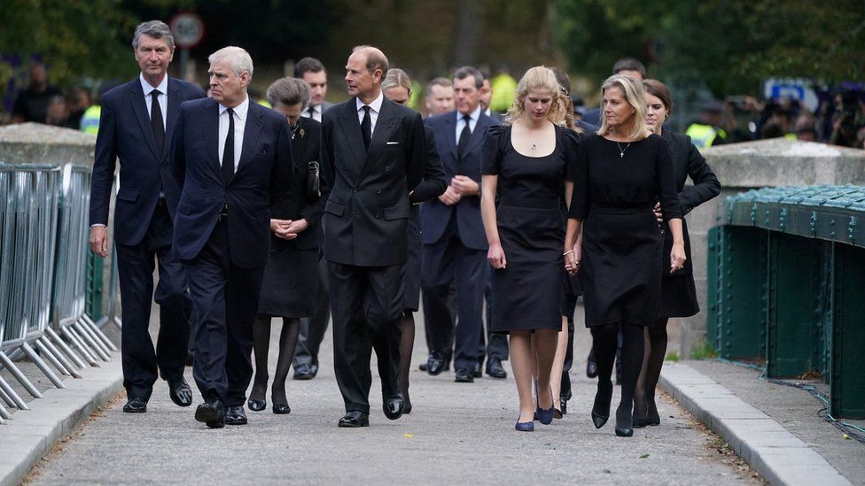 Queen Elizabeth II: Royal Family meet well-wishers at Balmoral - BBC News